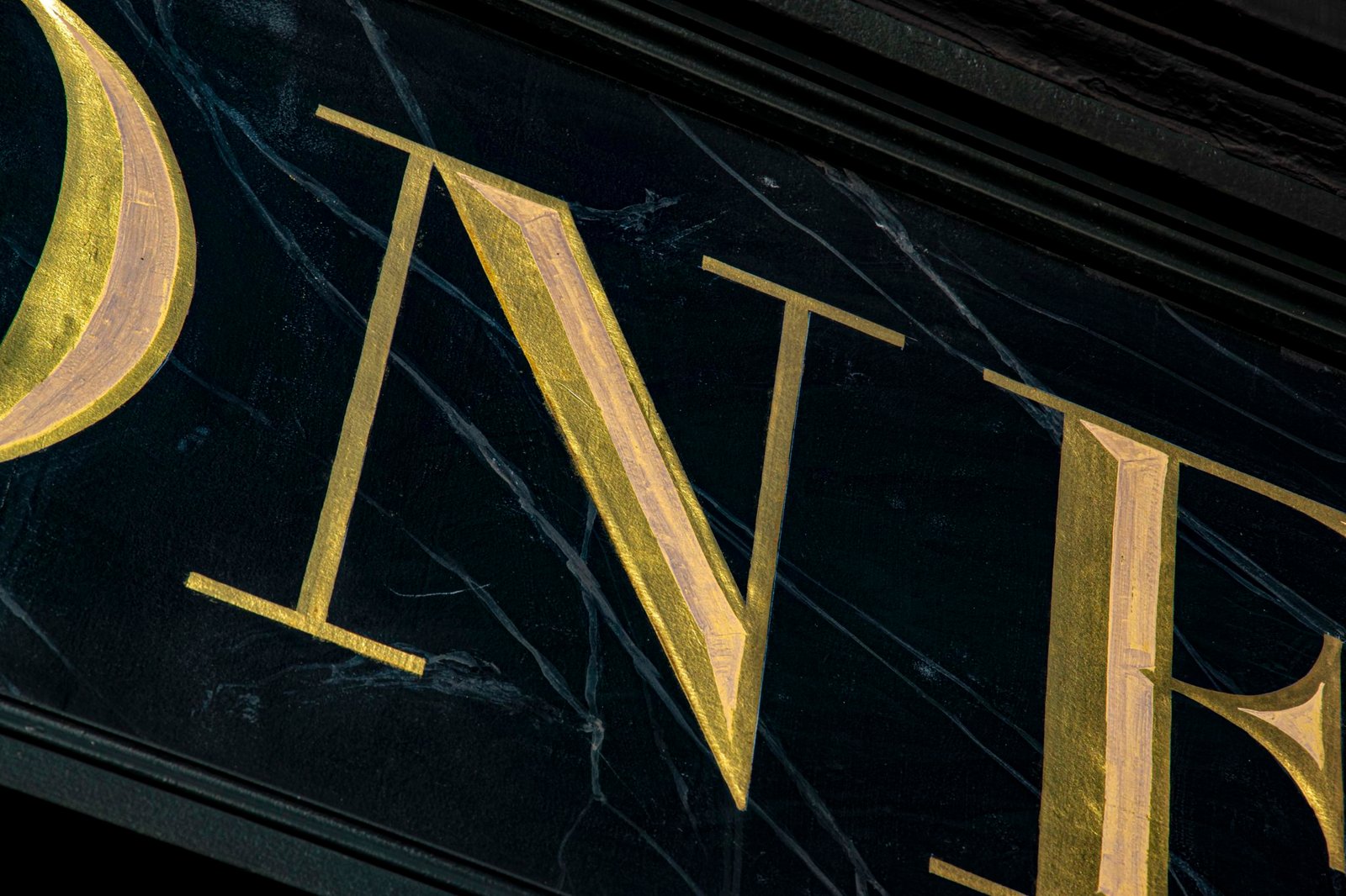 gilding, gilding, gilder gold leaf, handpainted signs, Murals, muralist ...