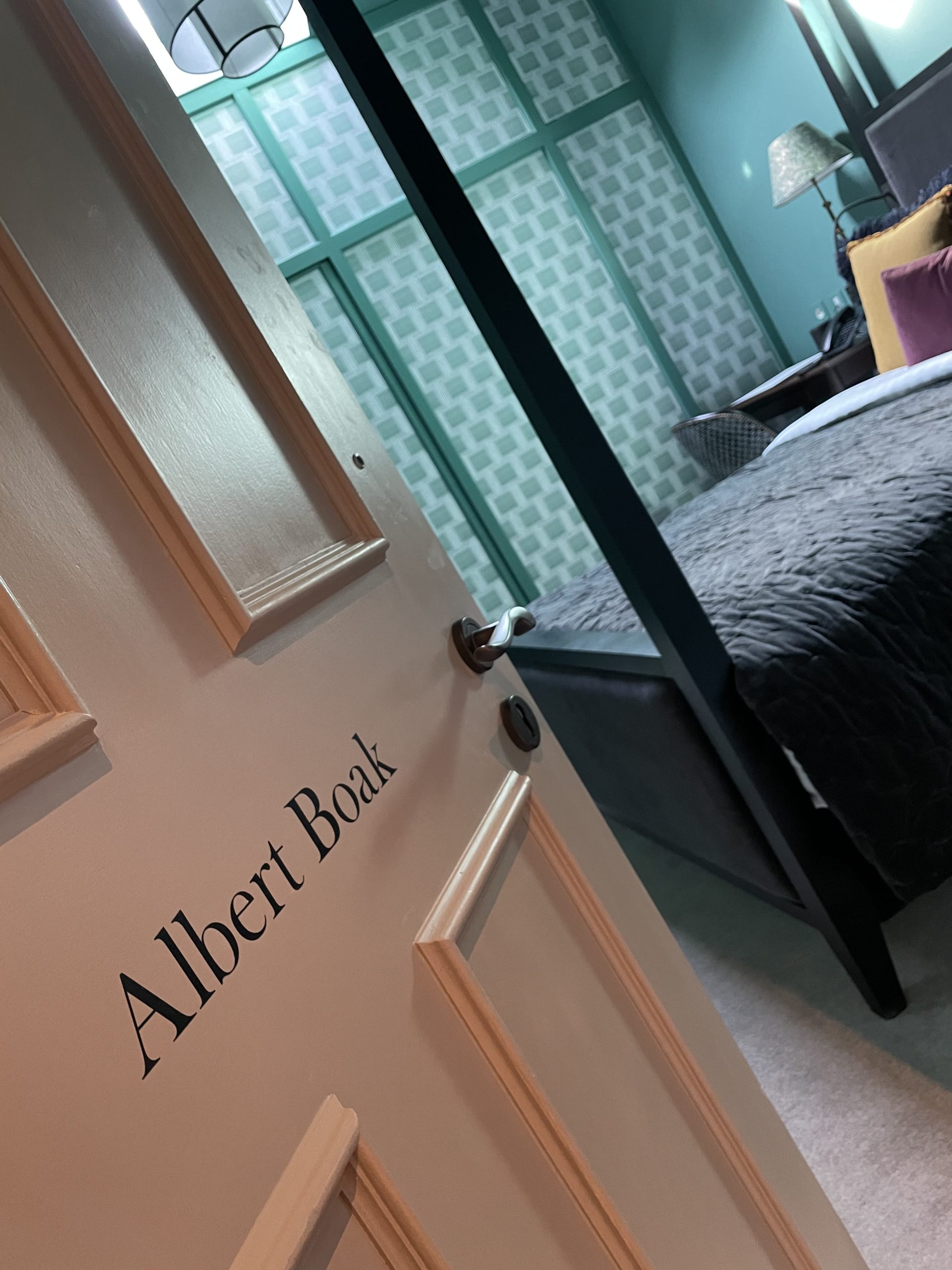 Nick Garrett Traditional Sign writer, Trained in London. Signwriting ...