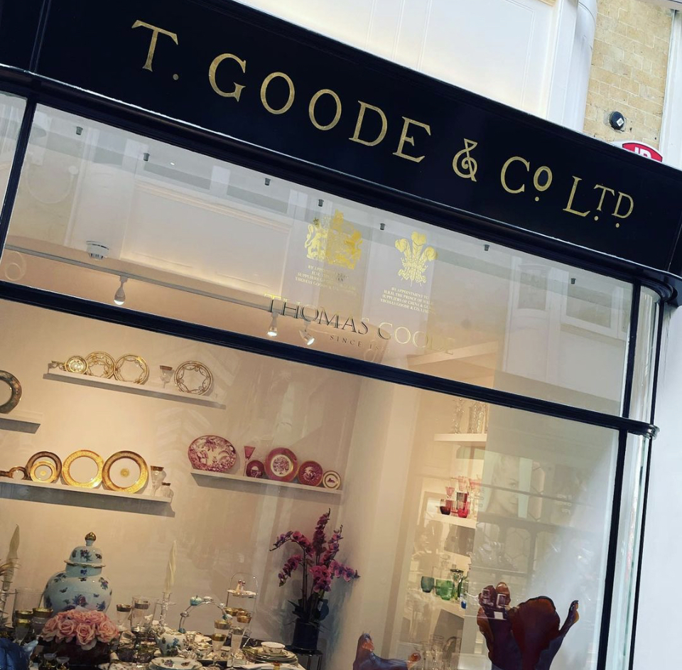 Flamboyant Flagship London Sign Writing: Beauty of Pure Gold Shop Signs ...