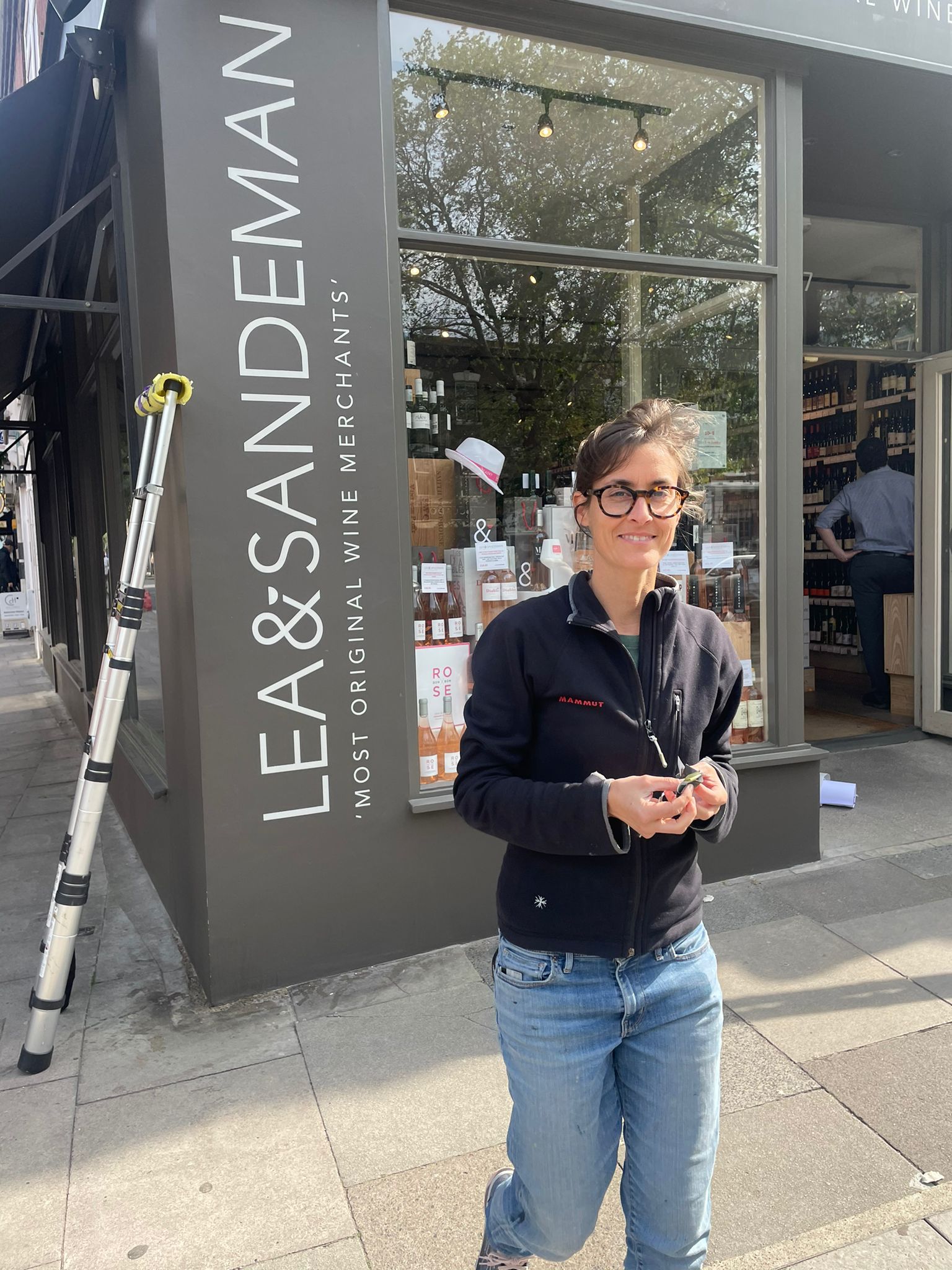 SIGNWRITING CHISWICK HIGH STREET NGS SIGNS - NGS Sign lettering & writing.